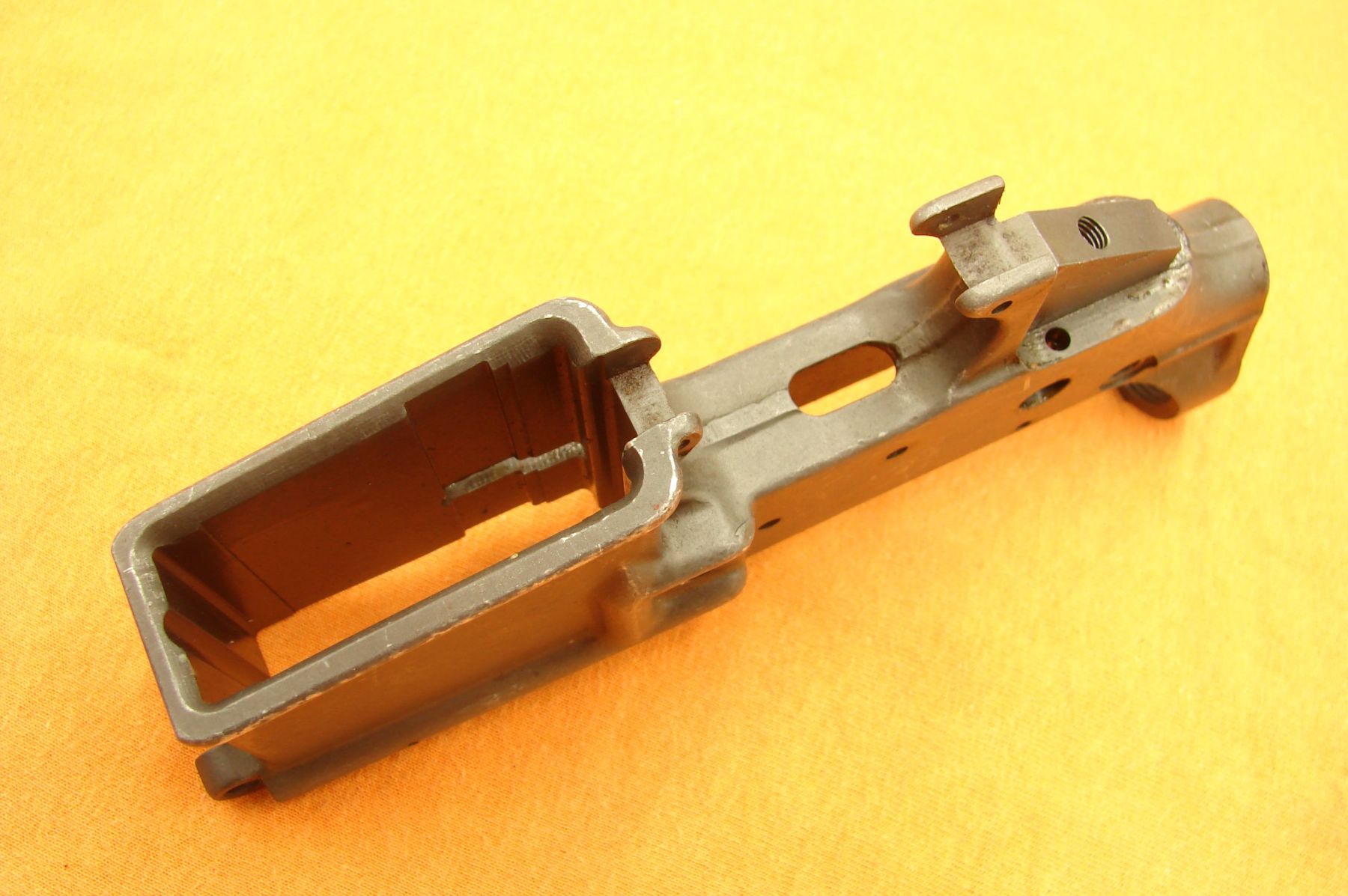 COLT M16A1 LOWER RECEIVER HOUSING 5.56 - Genuine militaria