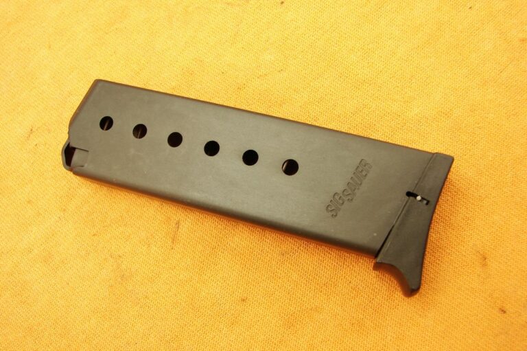 SIG SAUER P230 P232 MAGAZINE - Genuine militaria