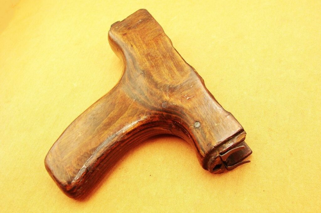 ROMANIAN AK47 AKM FOREGRIP - Genuine militaria